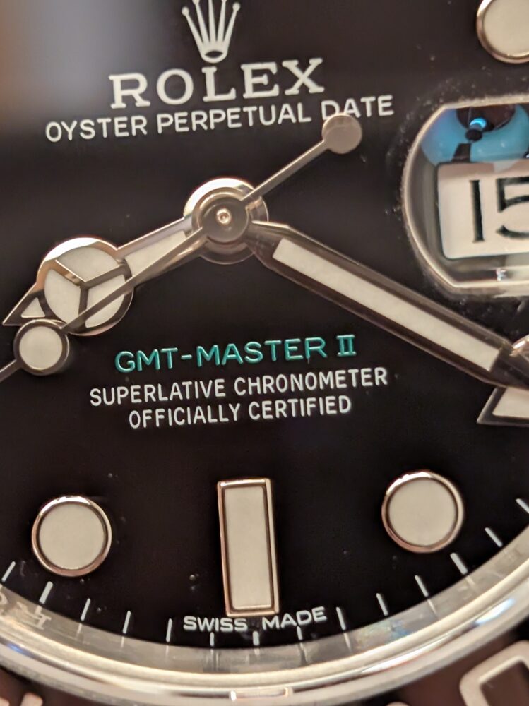 #3 黒ベゼルのGMT : GMT-MASTER II LUNETTE NOIR ｜ ロレックス【Q-Snap】